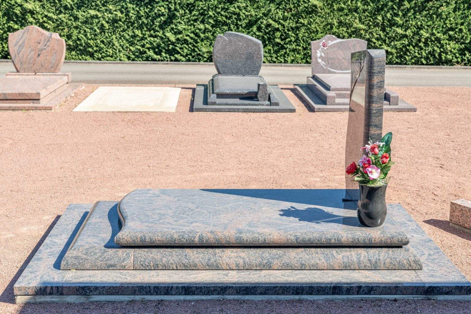 Monuments funéraires - Pompes Funebres Capton - Noyant-Villages - Maine ...